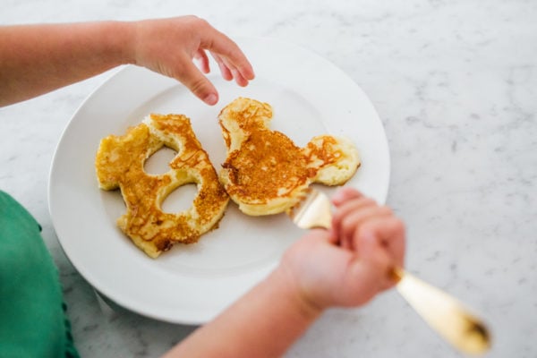 How to make perfect Mickey Mouse pancakes and Minnie Mouse fruit cut ...