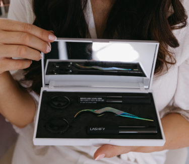 I tried 4 different DIY lash extensions - these were the BEST! - Mint Arrow